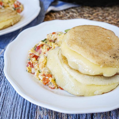 Arepas Rellenas de Queso (Cheese Stuffed Corn Cakes) - Tara's ...