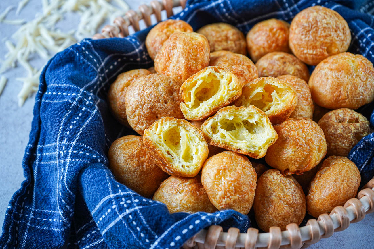 French Cheese Puffs 😋 Delicious French Cheese Pastries At Costco!