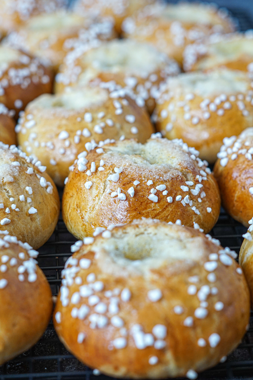 Voisilmäpulla (Finnish Butter Eye Buns) - Tara's Multicultural Table